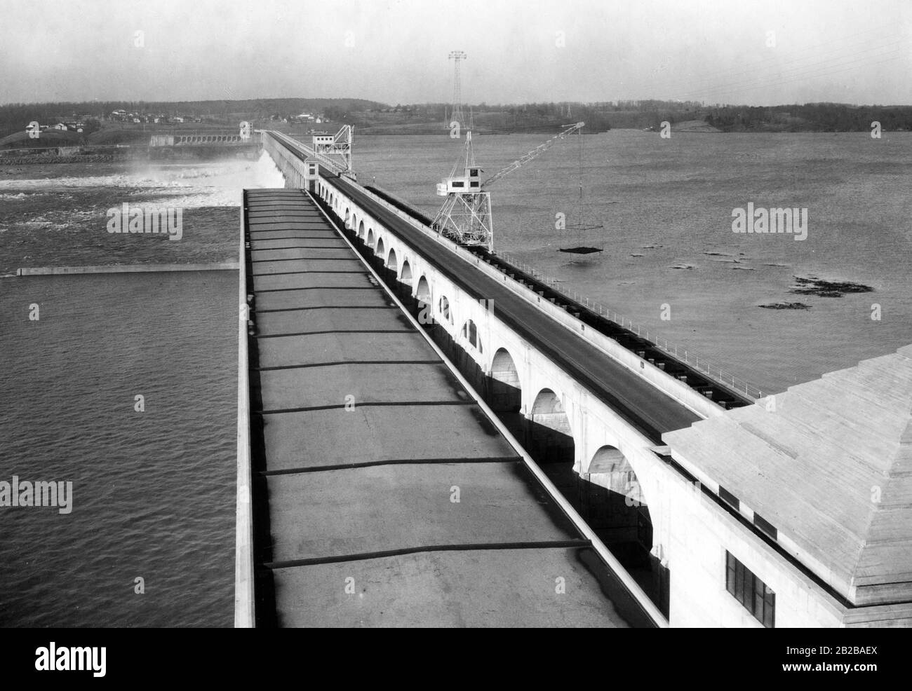 Wilson dam hi-res stock photography and images - Alamy