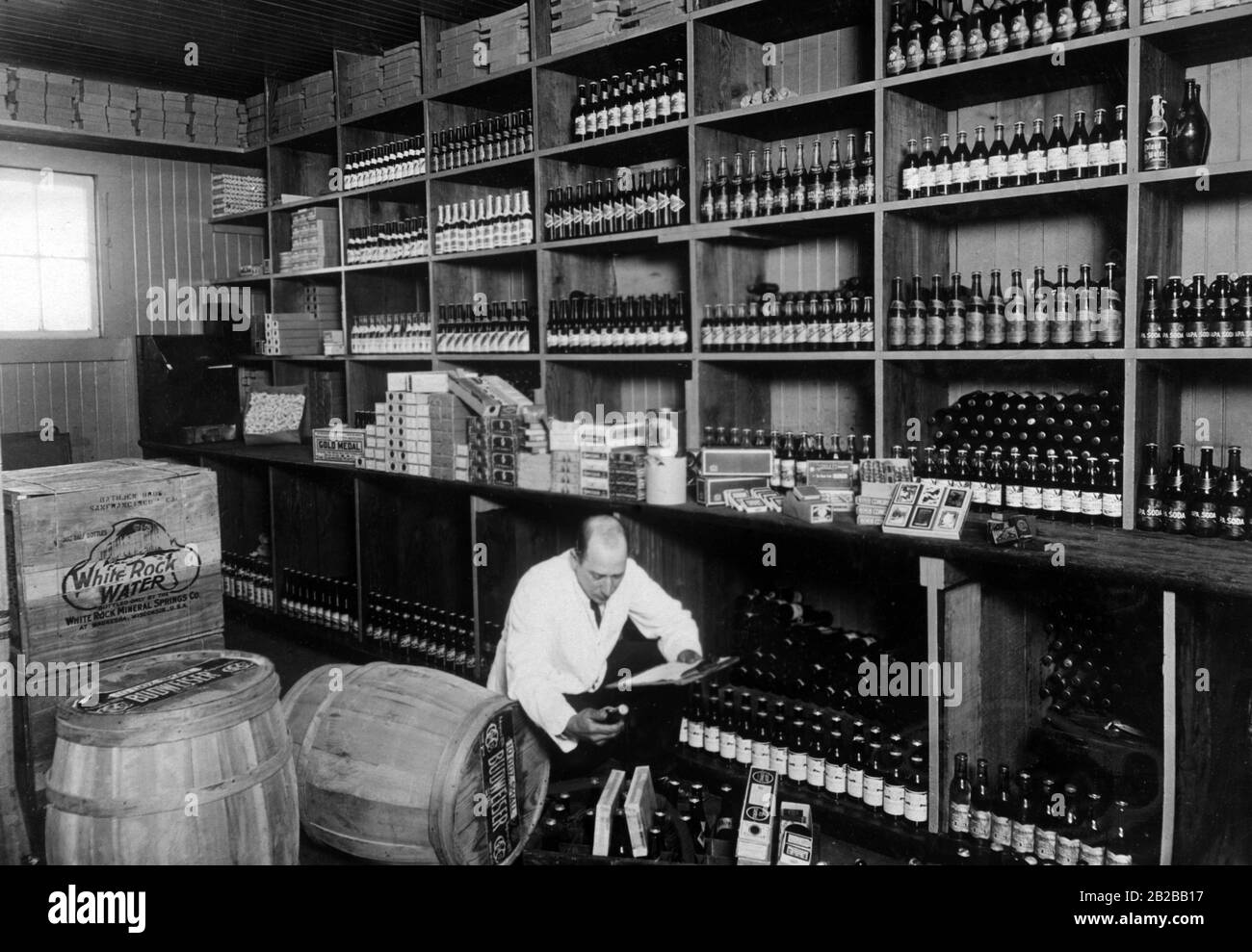 Prohibition alcohol barrels hi-res stock photography and images - Alamy