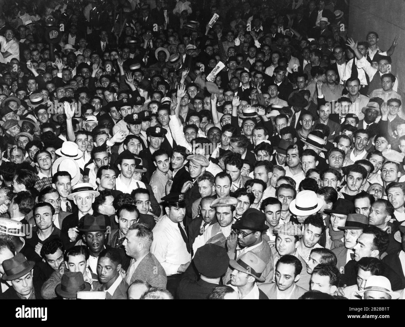 Crowd unemployed hi-res stock photography and images - Alamy