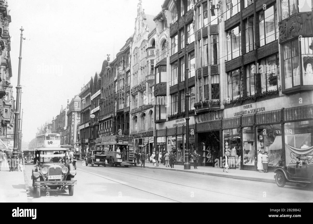 Berlin 1930s city hi-res stock photography and images - Alamy