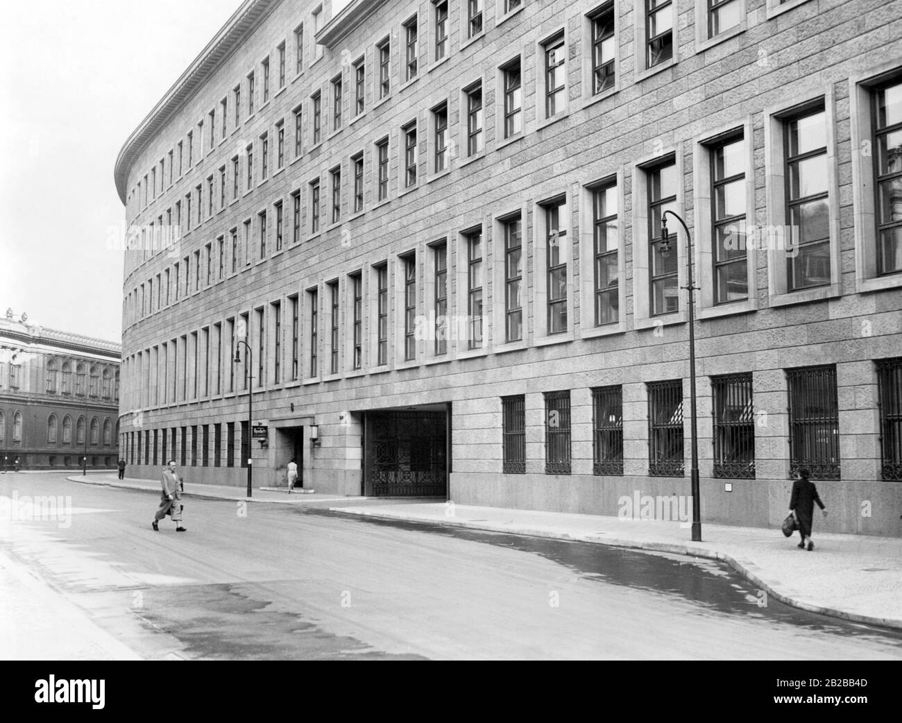 The new Reichsbank building. Seen from the Kurstrasse Stock Photo - Alamy