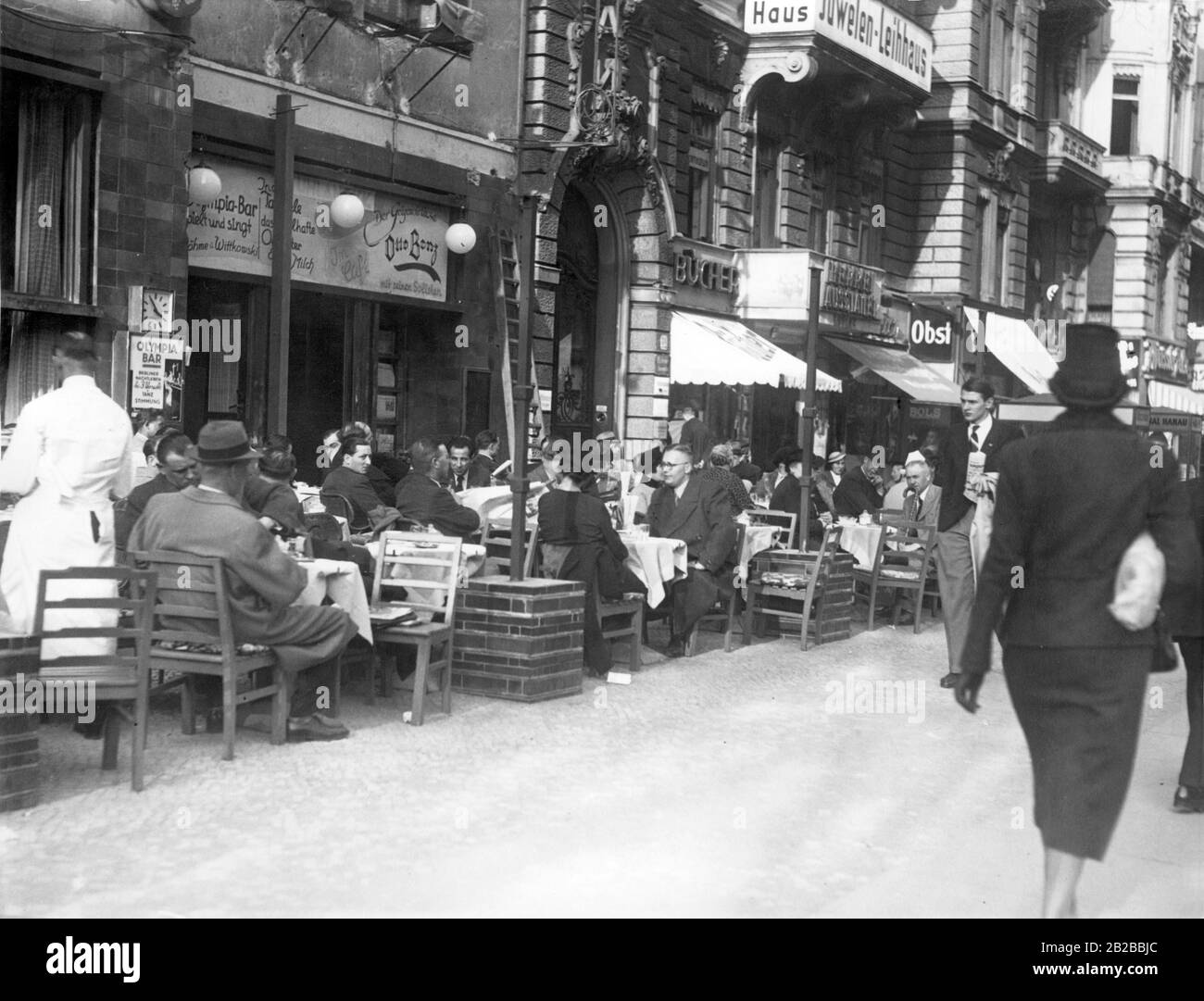 Sign in front cafe Black and White Stock Photos & Images - Alamy