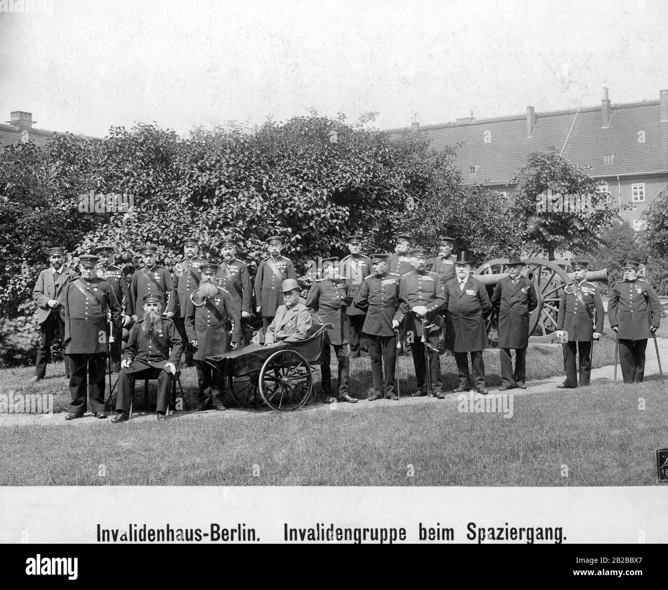 Disabled during a walk in Berlin. They are all former soldiers. Undated ...
