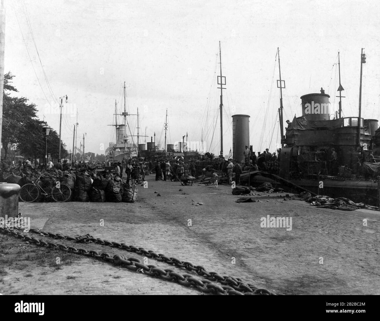 Warlike coal takeover by torpedo boats of the Imperial Navy in ...