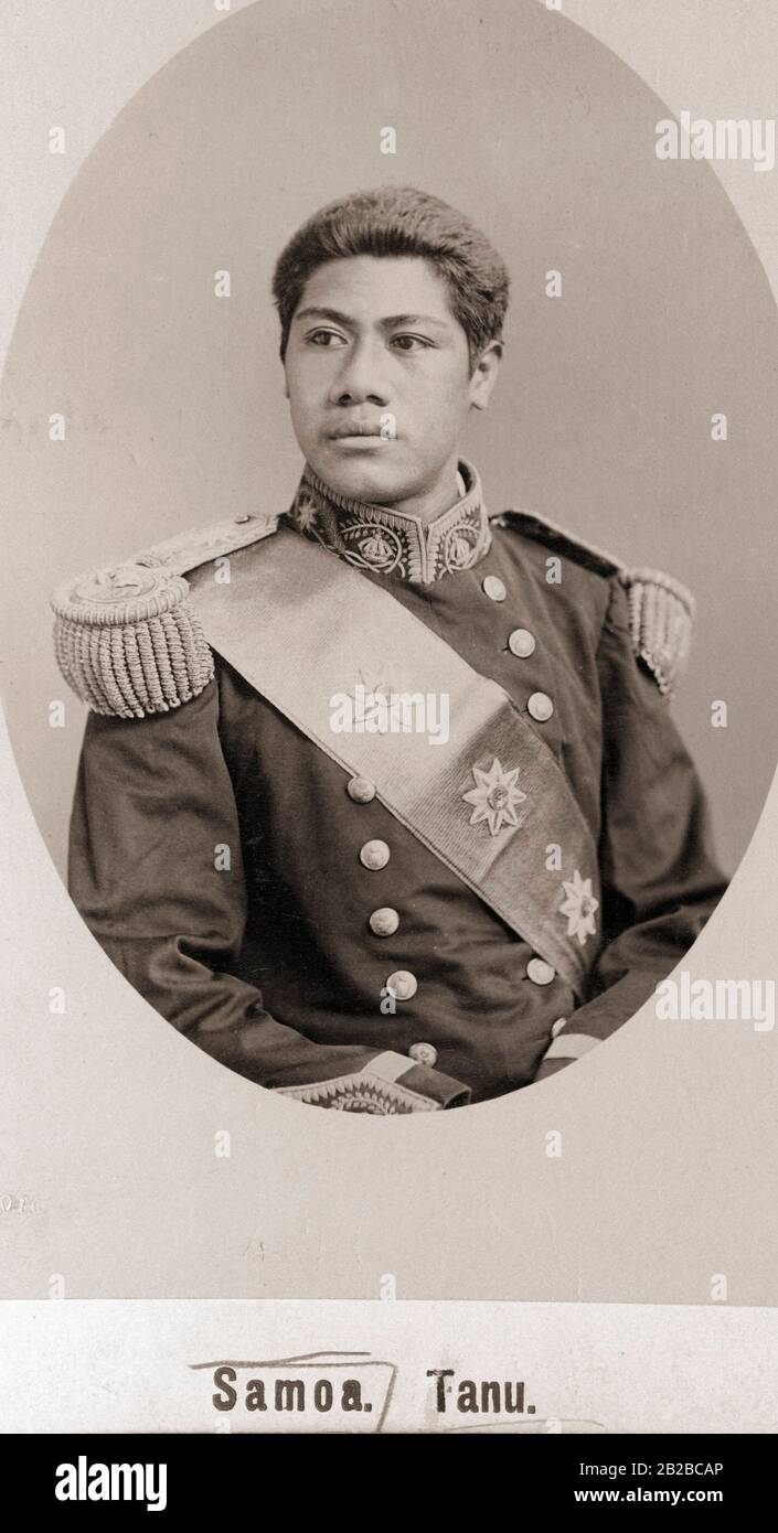 Portrait of a resident of Samoa in uniform Stock Photo - Alamy