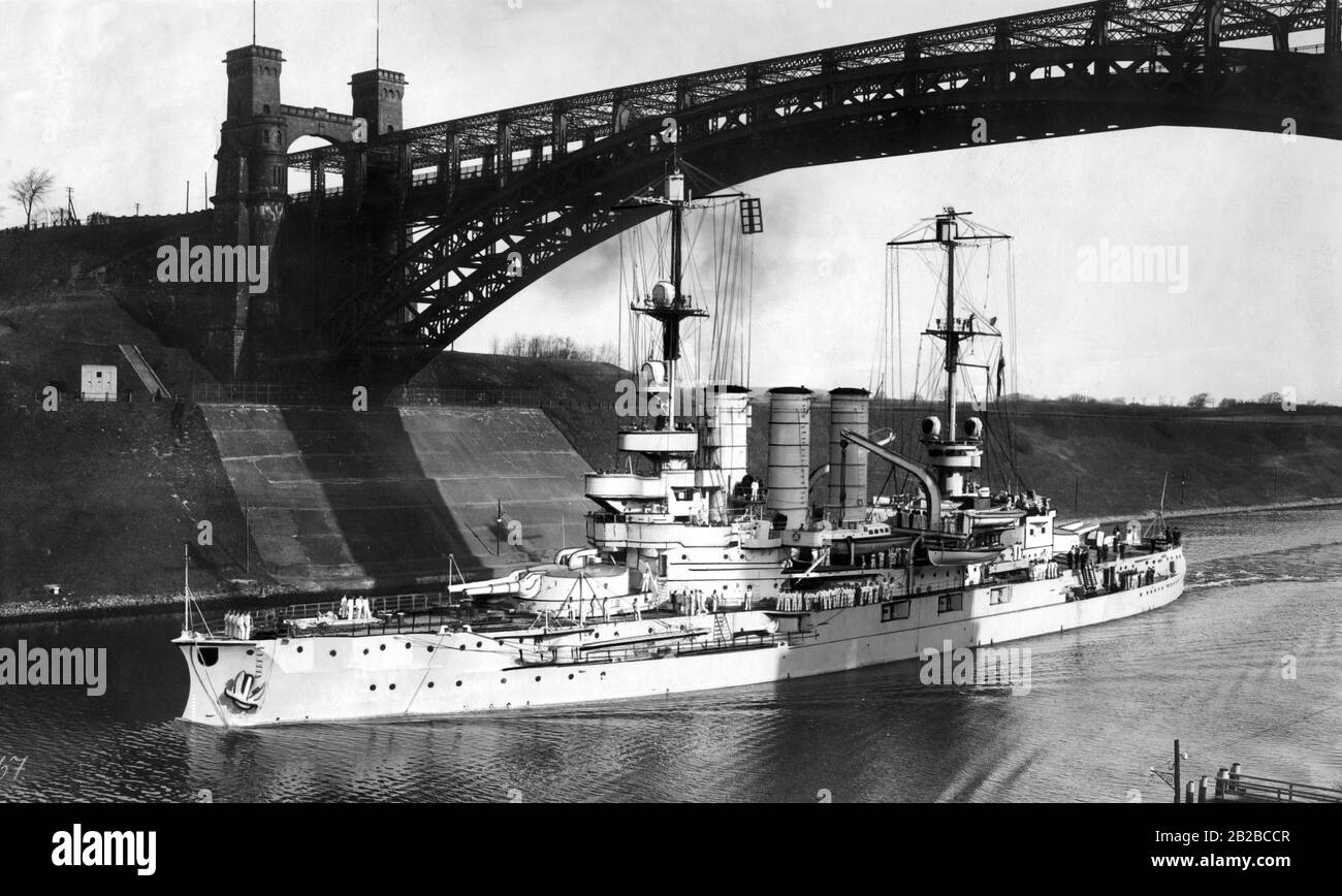 The German armoured ship "Elsass" on its last trip to the scrapyard in Wilhelmshaven while ...