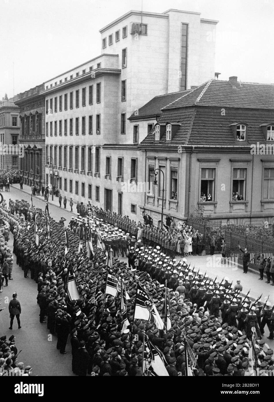 The German naval associations march past the Reich Chancellery in ...