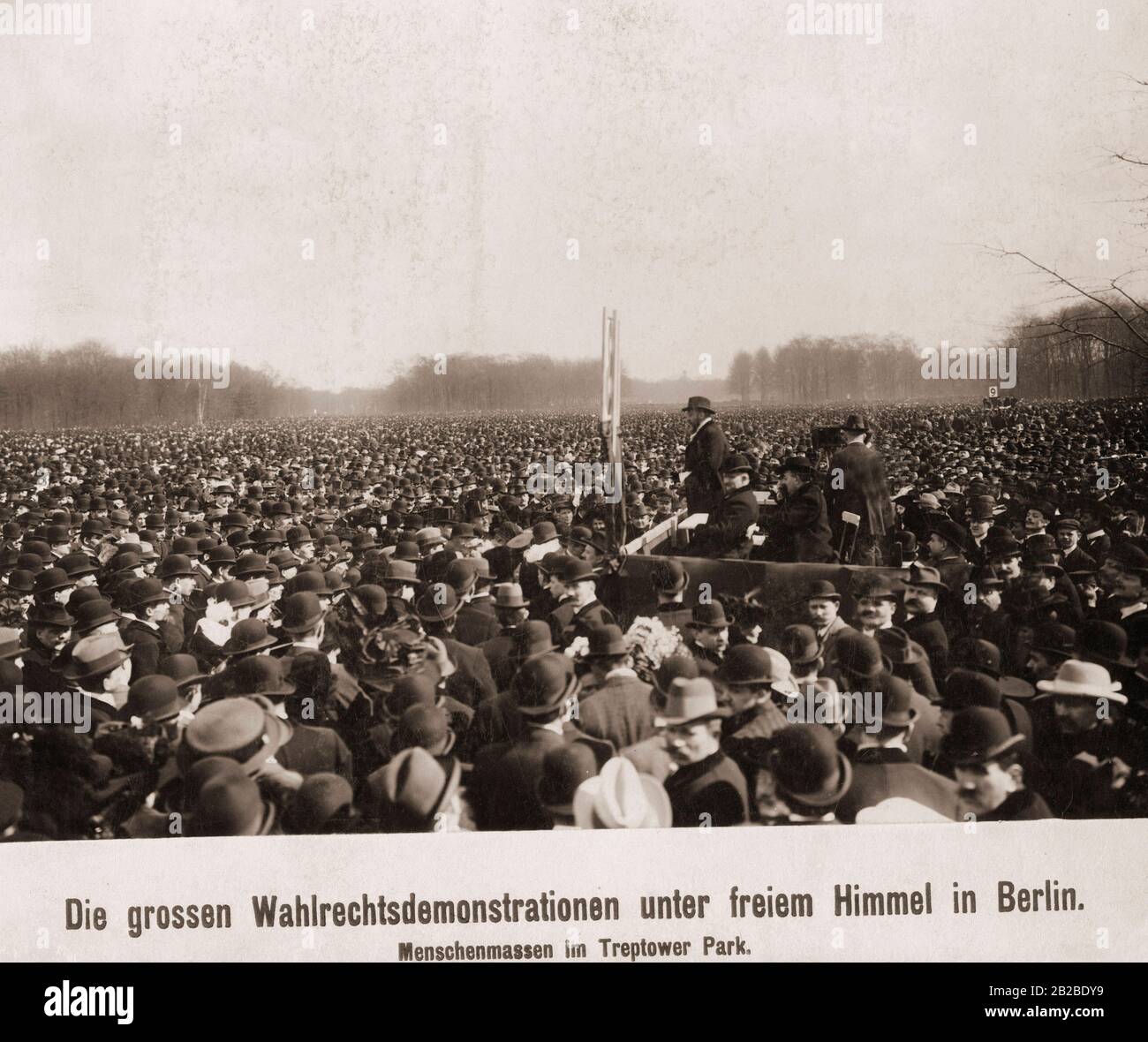 Protesters protest against the three-class voting in Treptower Park in ...