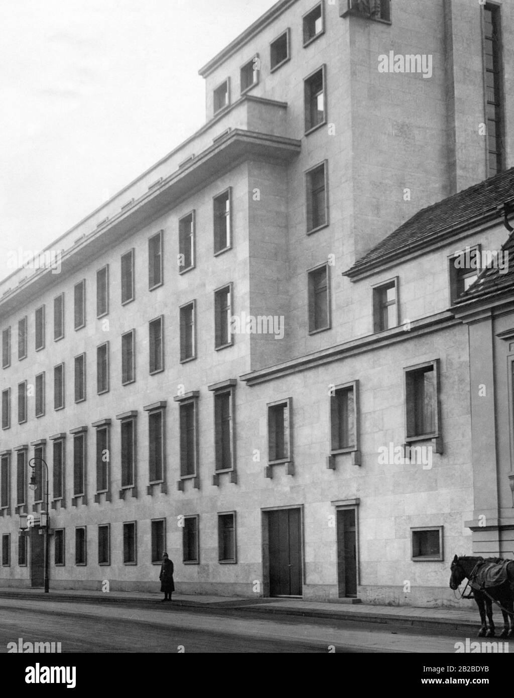 The photo shows the extension of the Reich Chancellery in Berlin. Two ...