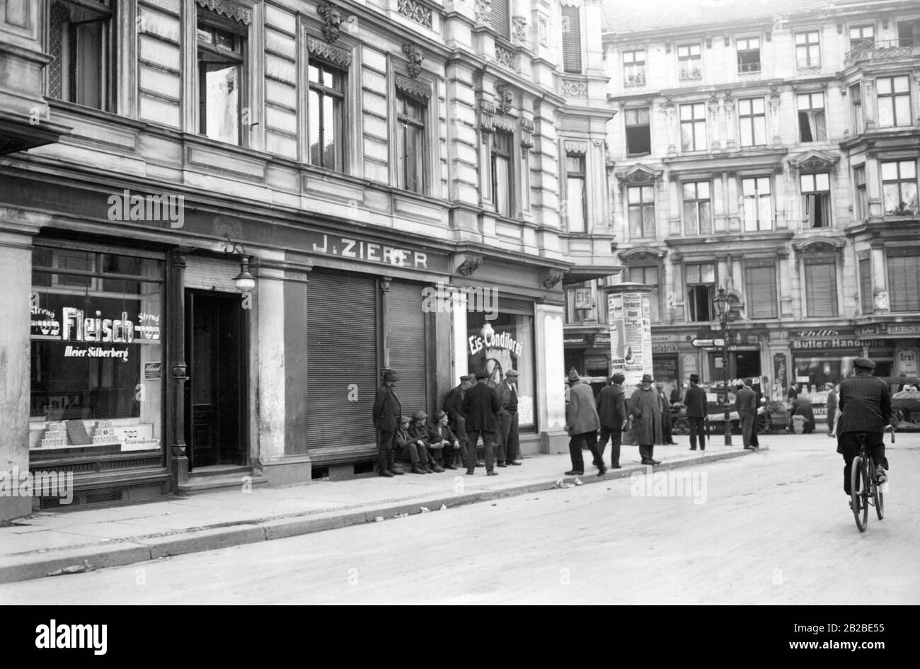 Front building of the tenement quarter around the Silesian station in ...