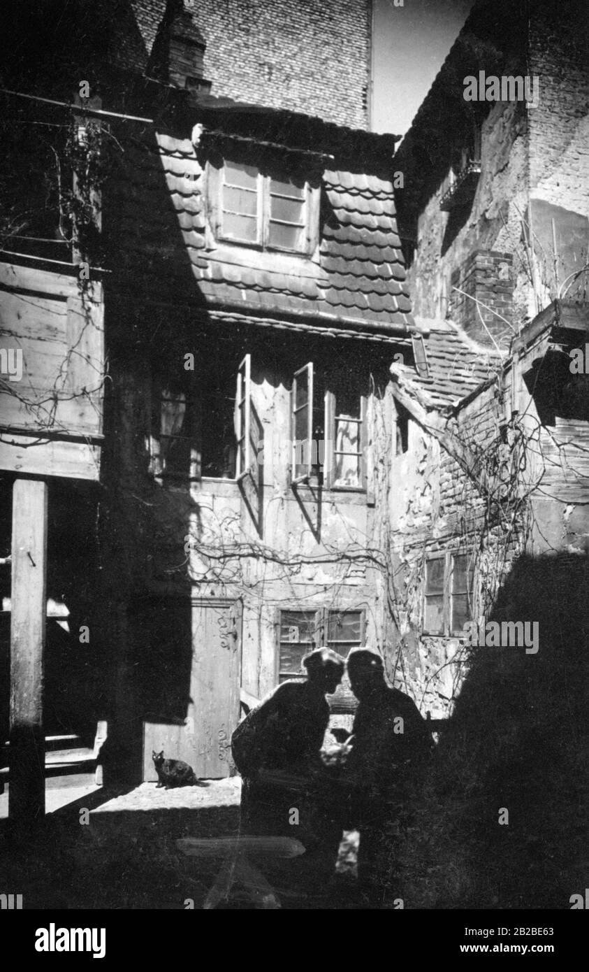 1920s social housing hi-res stock photography and images - Alamy