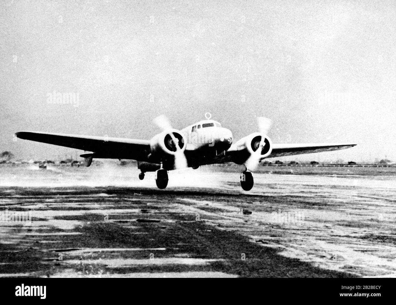 Amelia earhart plane hi-res stock photography and images - Alamy