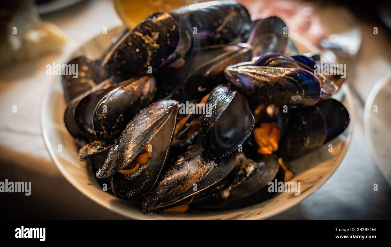 Steaming mussels delicious seafood hi-res stock photography and images ...