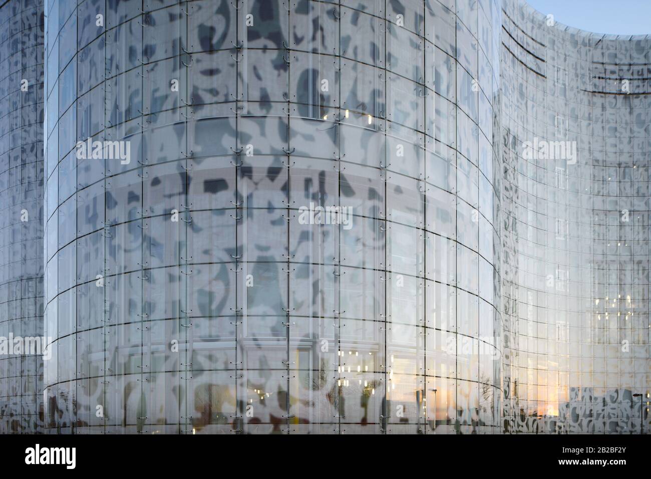 Structured glas facade of university library in Stock Photo - Alamy