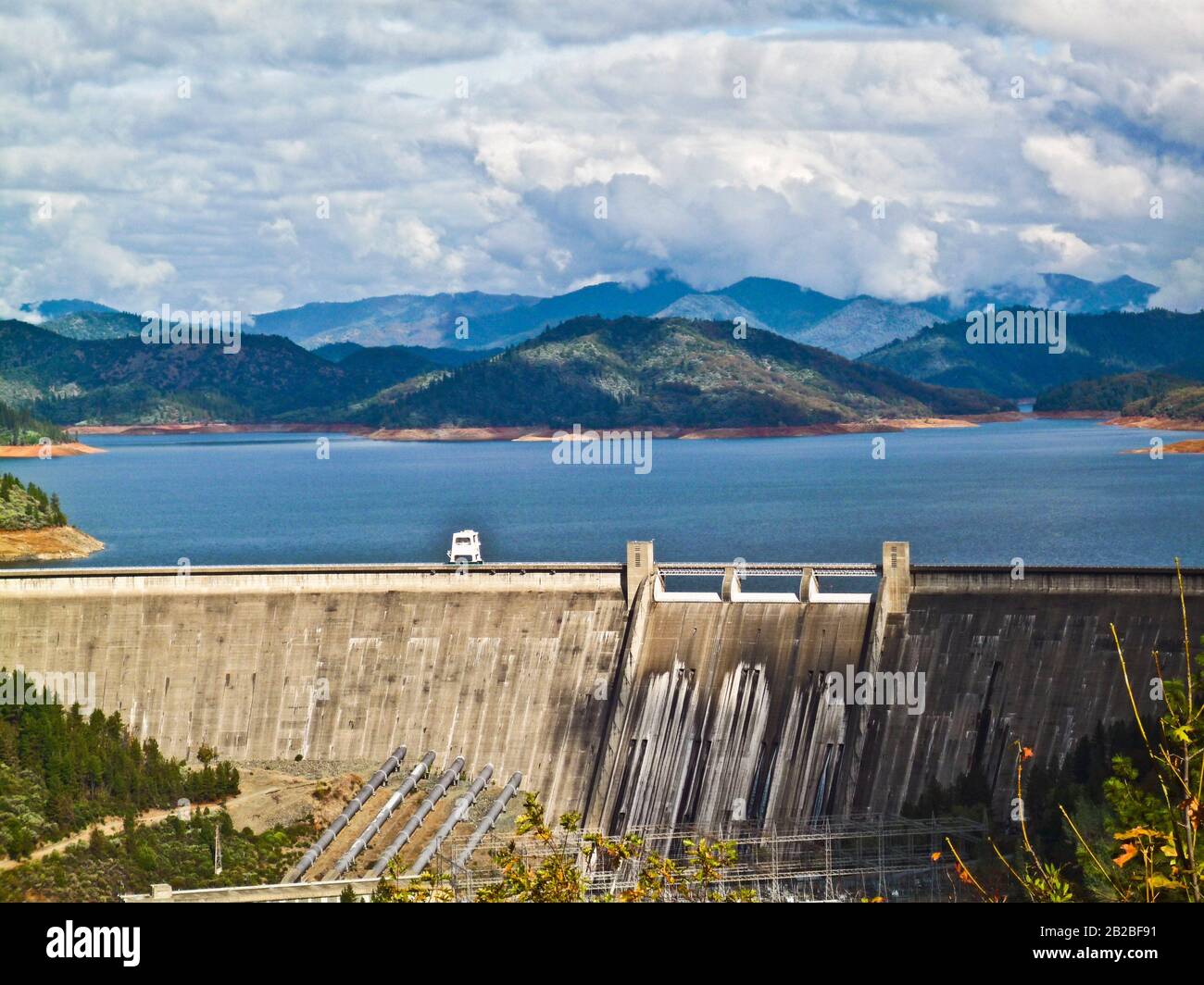 Shasta lake dam ca hi-res stock photography and images - Alamy