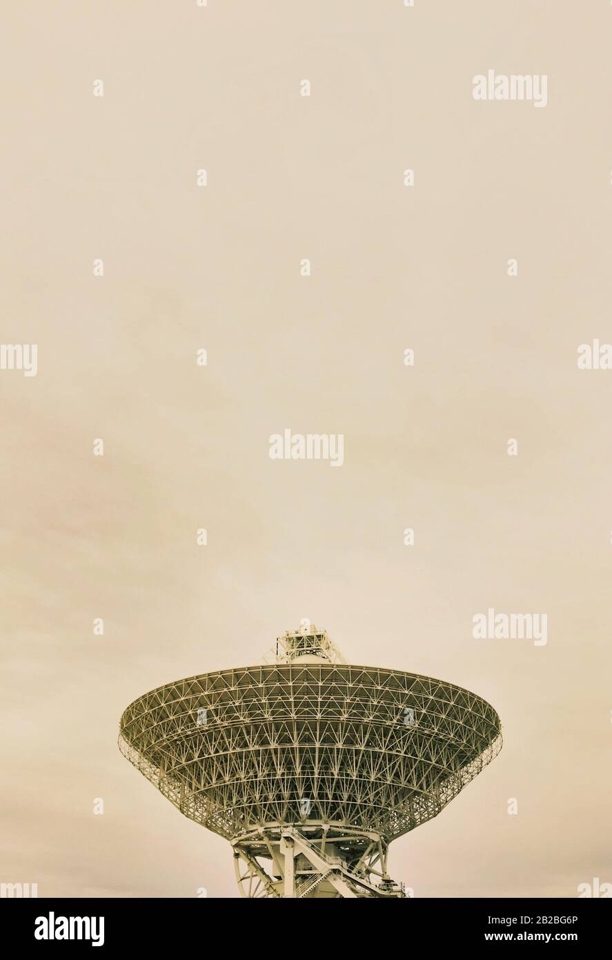 a vertical view of big radar antenna Stock Photo - Alamy