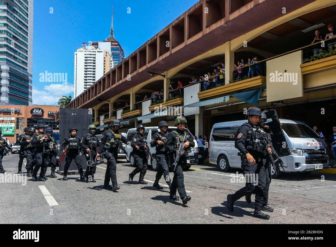 Manila. 2nd Mar, 2020. Members of the Special Weapons and Tactics of ...