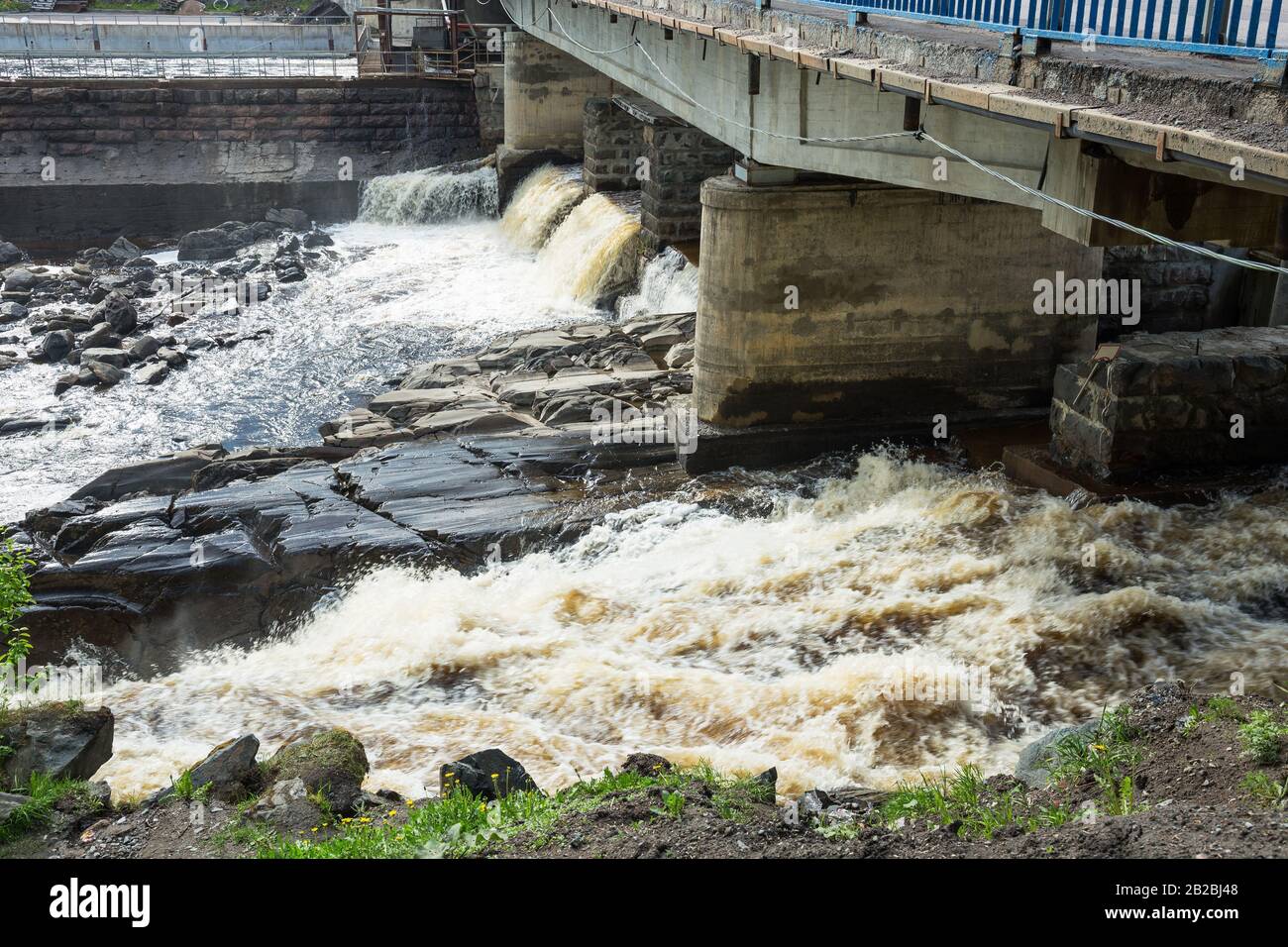 Hydroelectric power station. Water dumping Stock Photo - Alamy