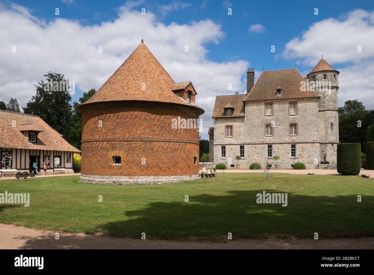 Dove house dovecot hi-res stock photography and images - Alamy