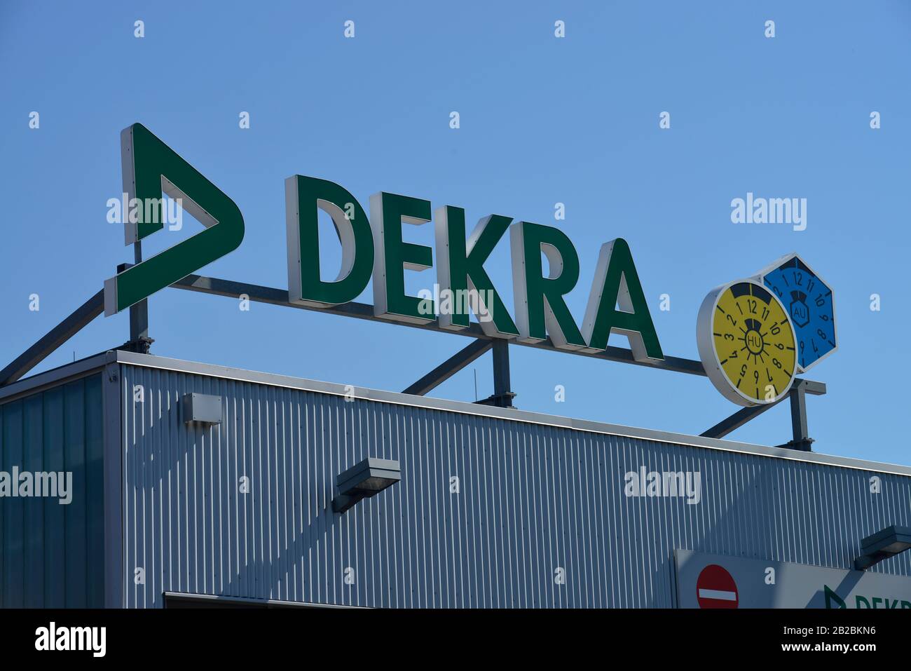 Dekra, Brunsbuetteler Damm, Spandau, Berlin, Deutschland Stock Photo ...