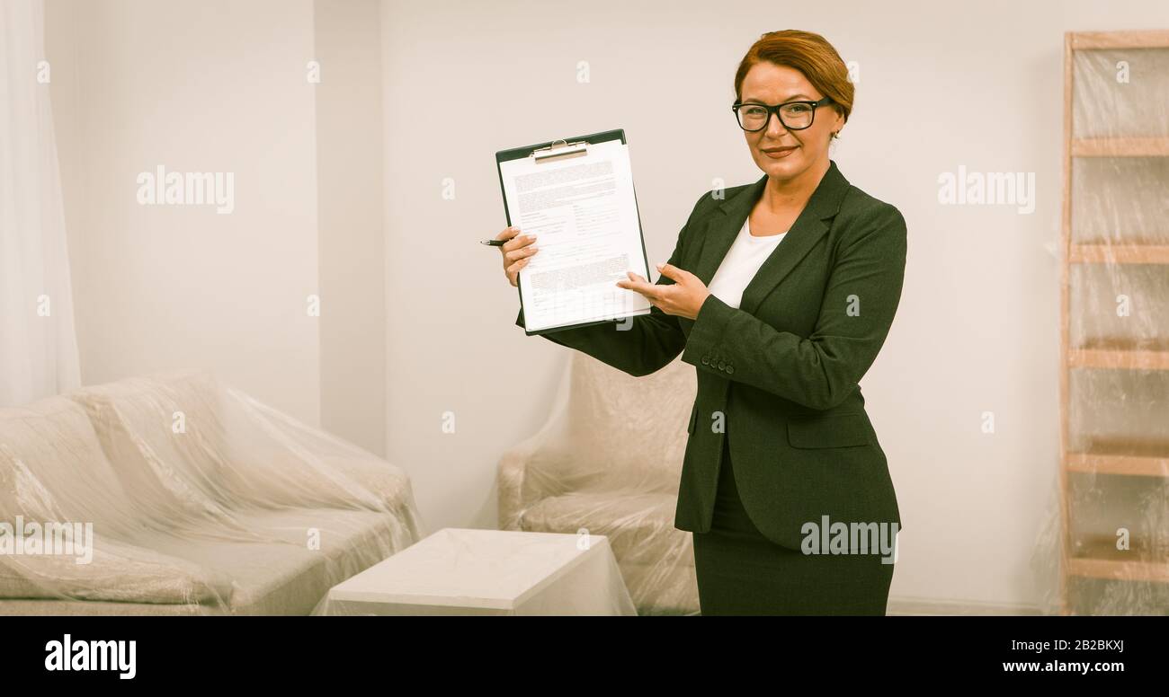 Agreement for apartment rent Stock Photo - Alamy