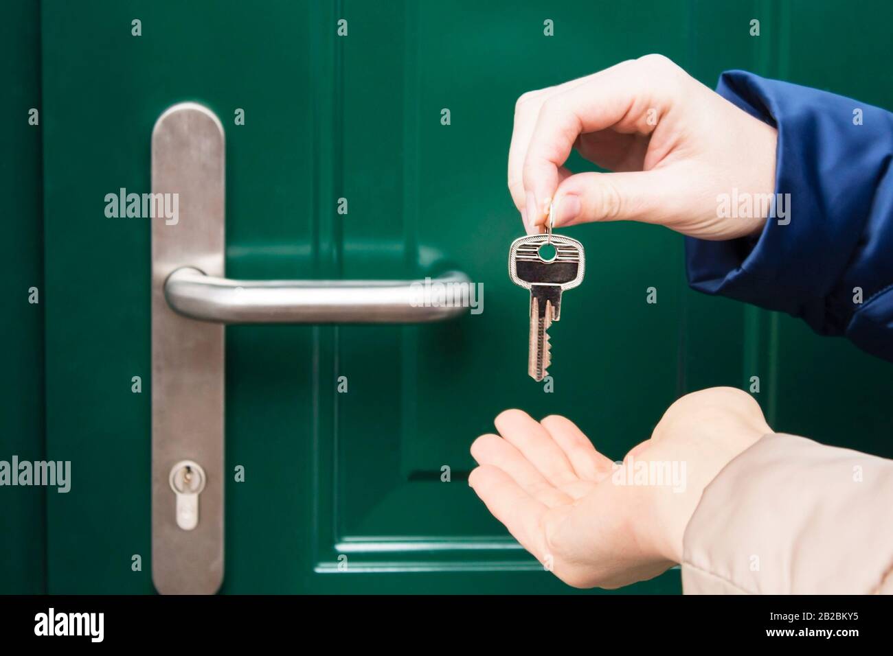 Key from new house hi-res stock photography and images - Alamy