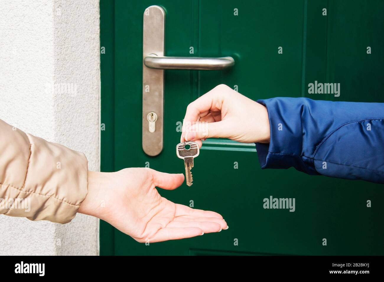 Key from new house hi-res stock photography and images - Alamy