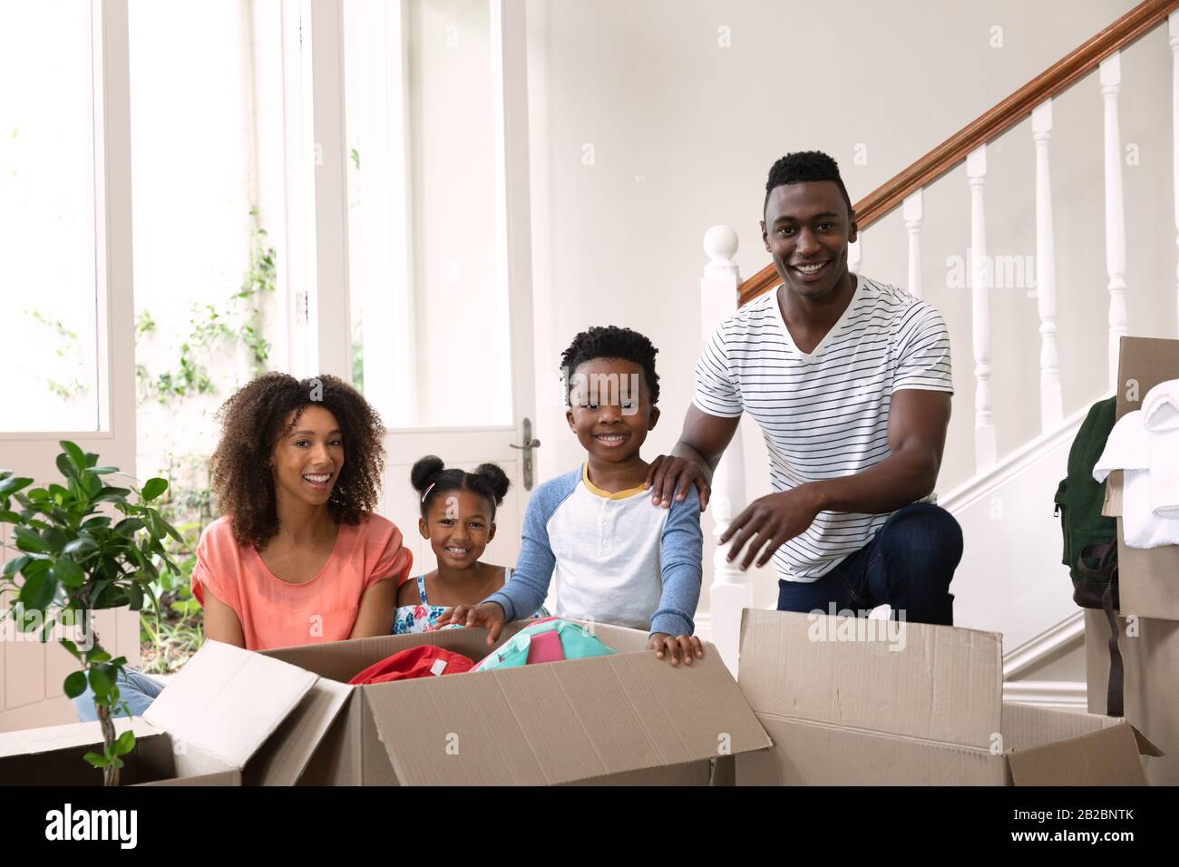 Black family moving house hi-res stock photography and images - Alamy