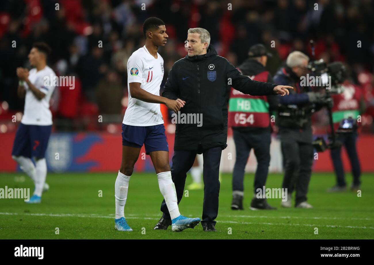 England Head of Communications Greg Demetriou talks to England's Marcus ...