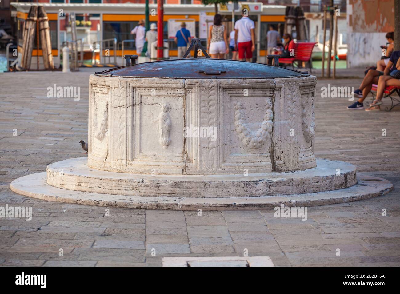 Ancient stone well for rain water in a square in Venice Stock Photo - Alamy