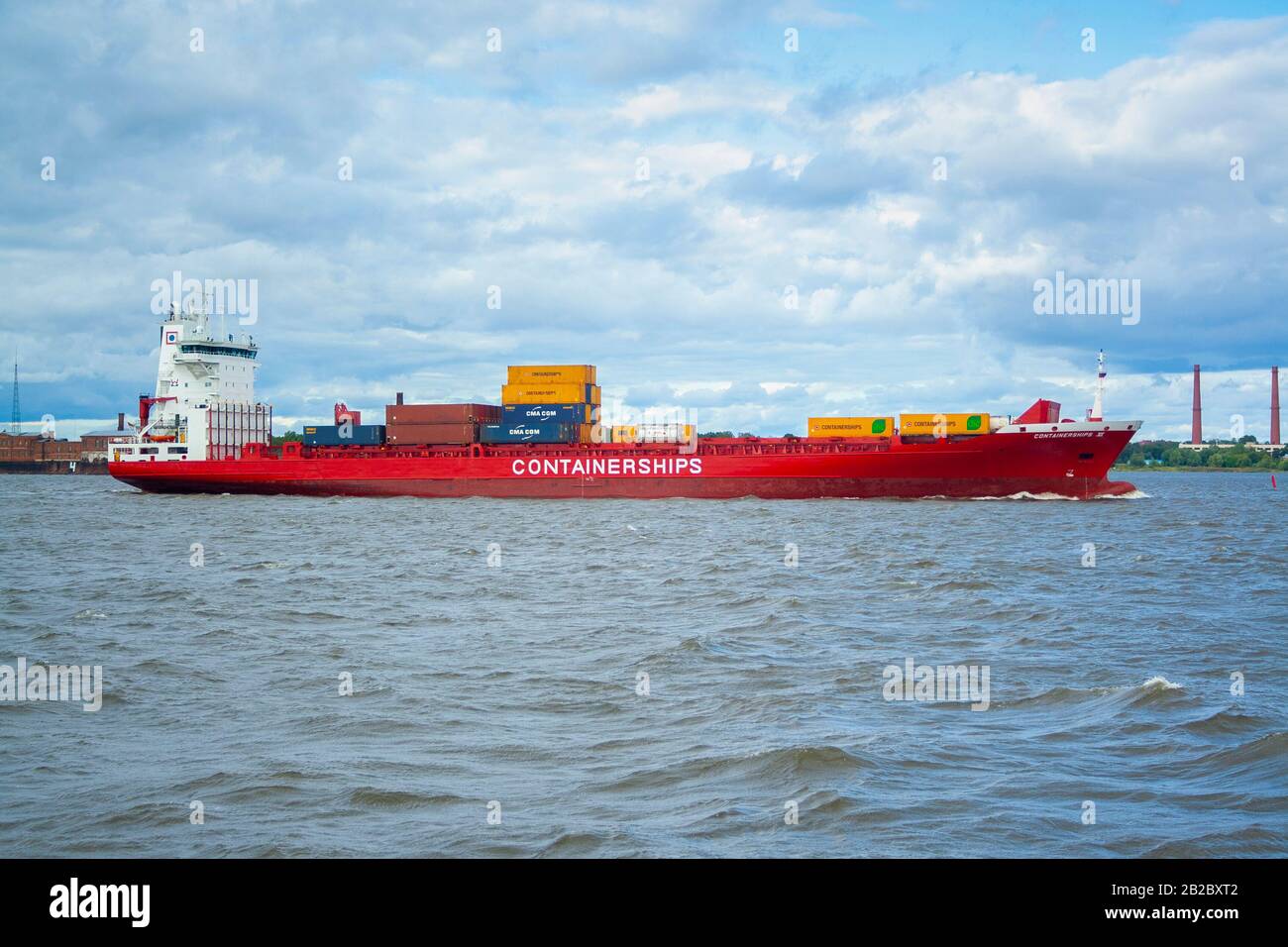 Containerships hi-res stock photography and images - Alamy