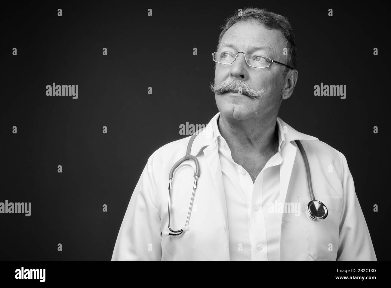 Portrait senior doctor elderly Black and White Stock Photos & Images ...