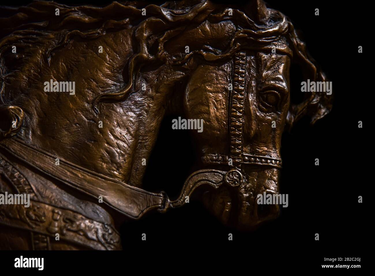 Iron head statue hi-res stock photography and images - Alamy