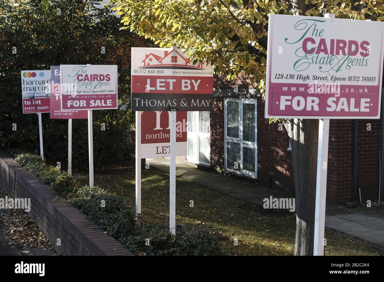 Houses for sale signs hi-res stock photography and images - Alamy