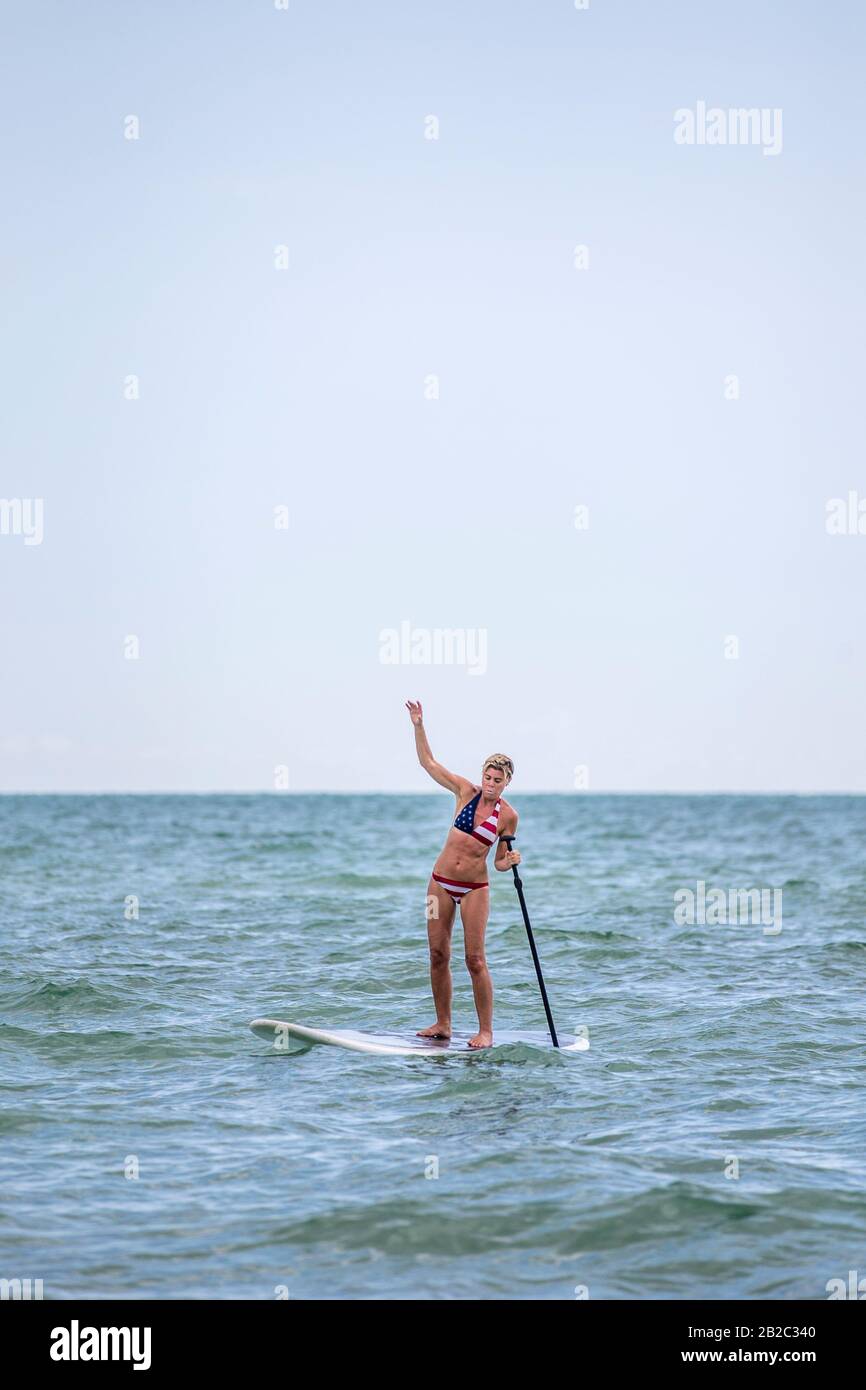 Stand paddle hi-res stock photography and images - Alamy