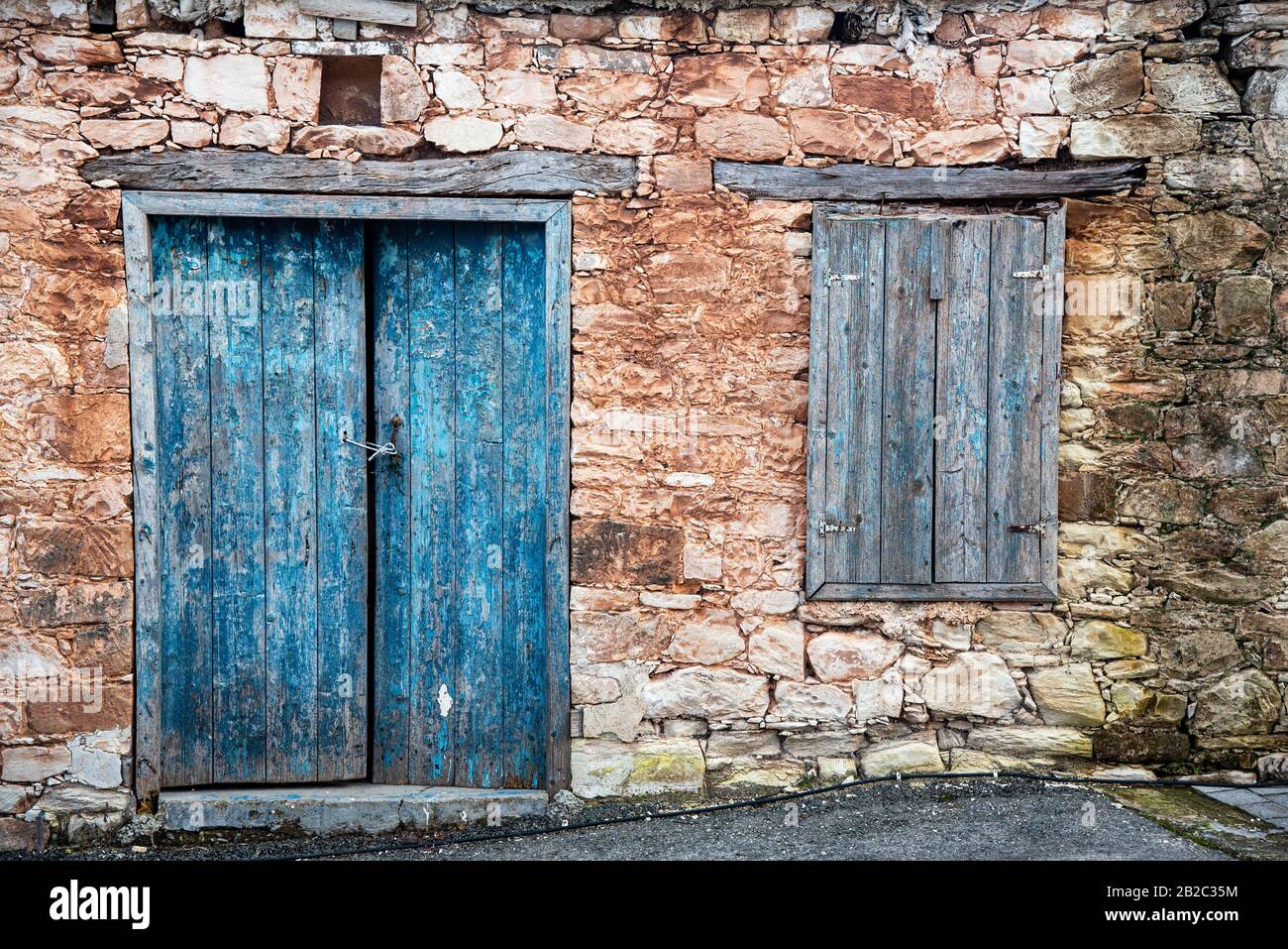 Traditional stone house cyprus hi-res stock photography and images - Alamy