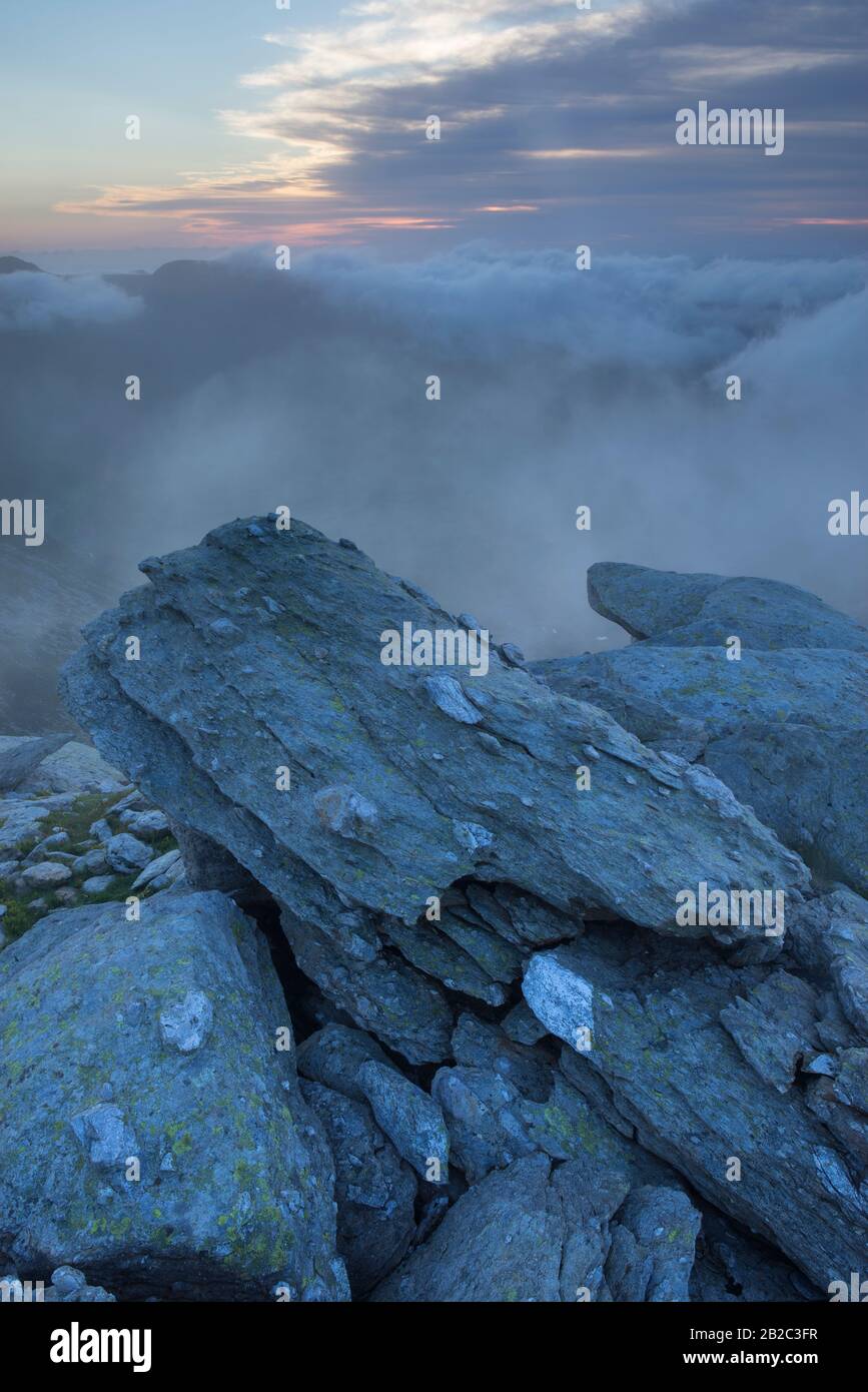 Mountain scenery in the Glyderau mountains above the Ogwen Valley ...