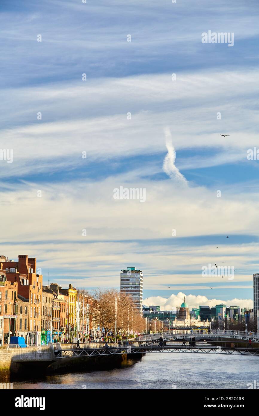 Along the quays hi-res stock photography and images - Alamy