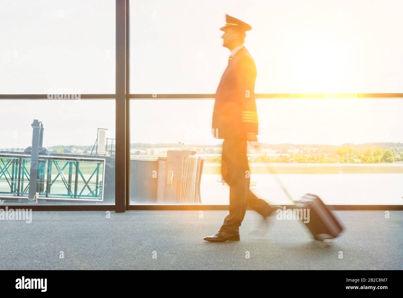 Airline pilot walking to aircraft hi-res stock photography and images ...