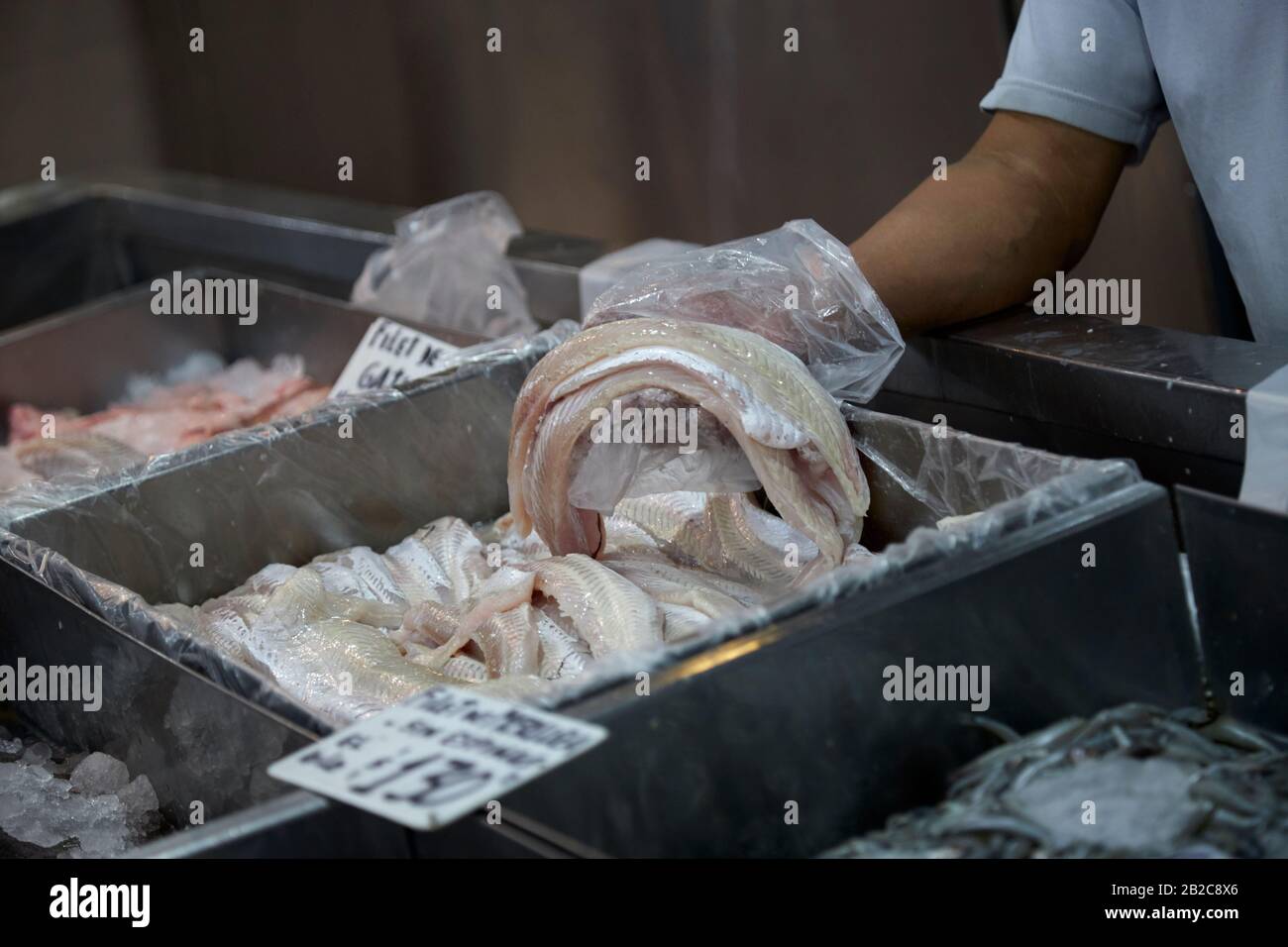 Headless fish hi-res stock photography and images - Alamy