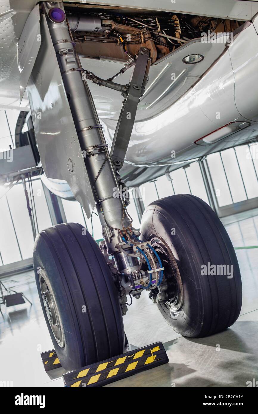 Airplane wheels hi-res stock photography and images - Alamy
