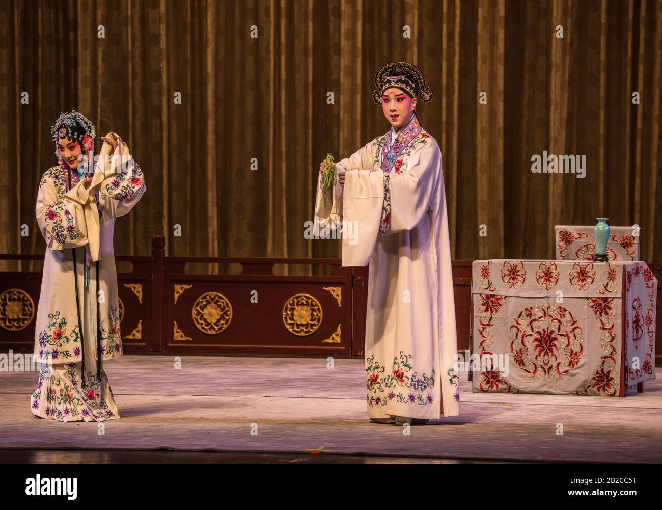 China face painting traditional hi-res stock photography and images - Alamy