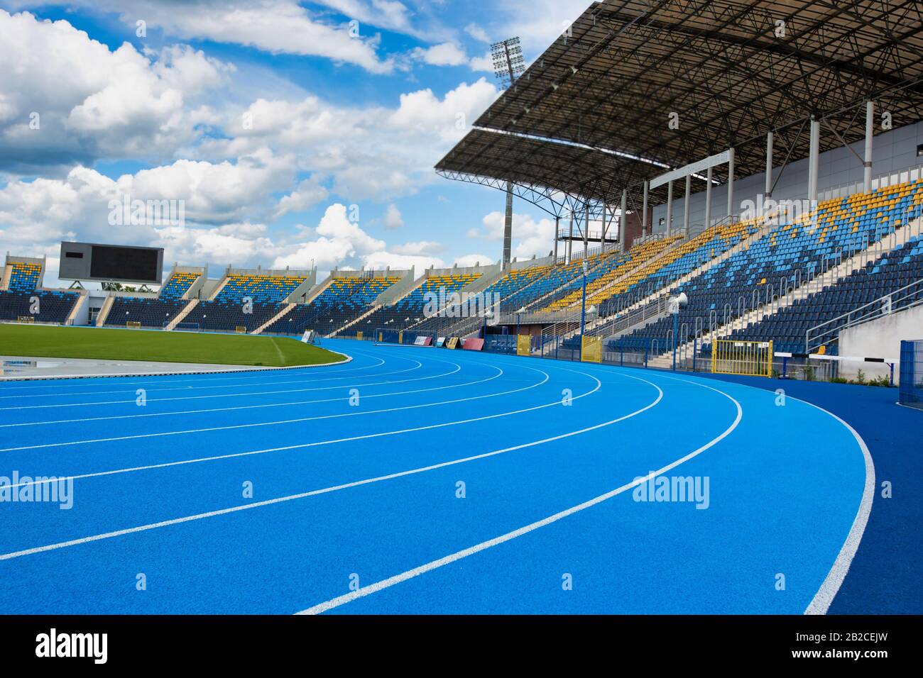 Empty running track length hi-res stock photography and images - Alamy
