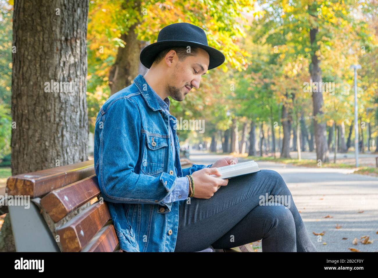 Handsome i hi-res stock photography and images - Alamy