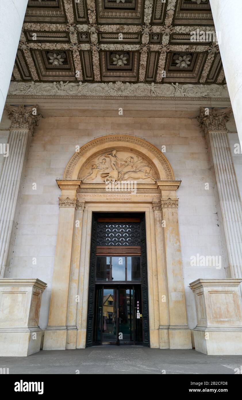 Semi portico hi-res stock photography and images - Alamy