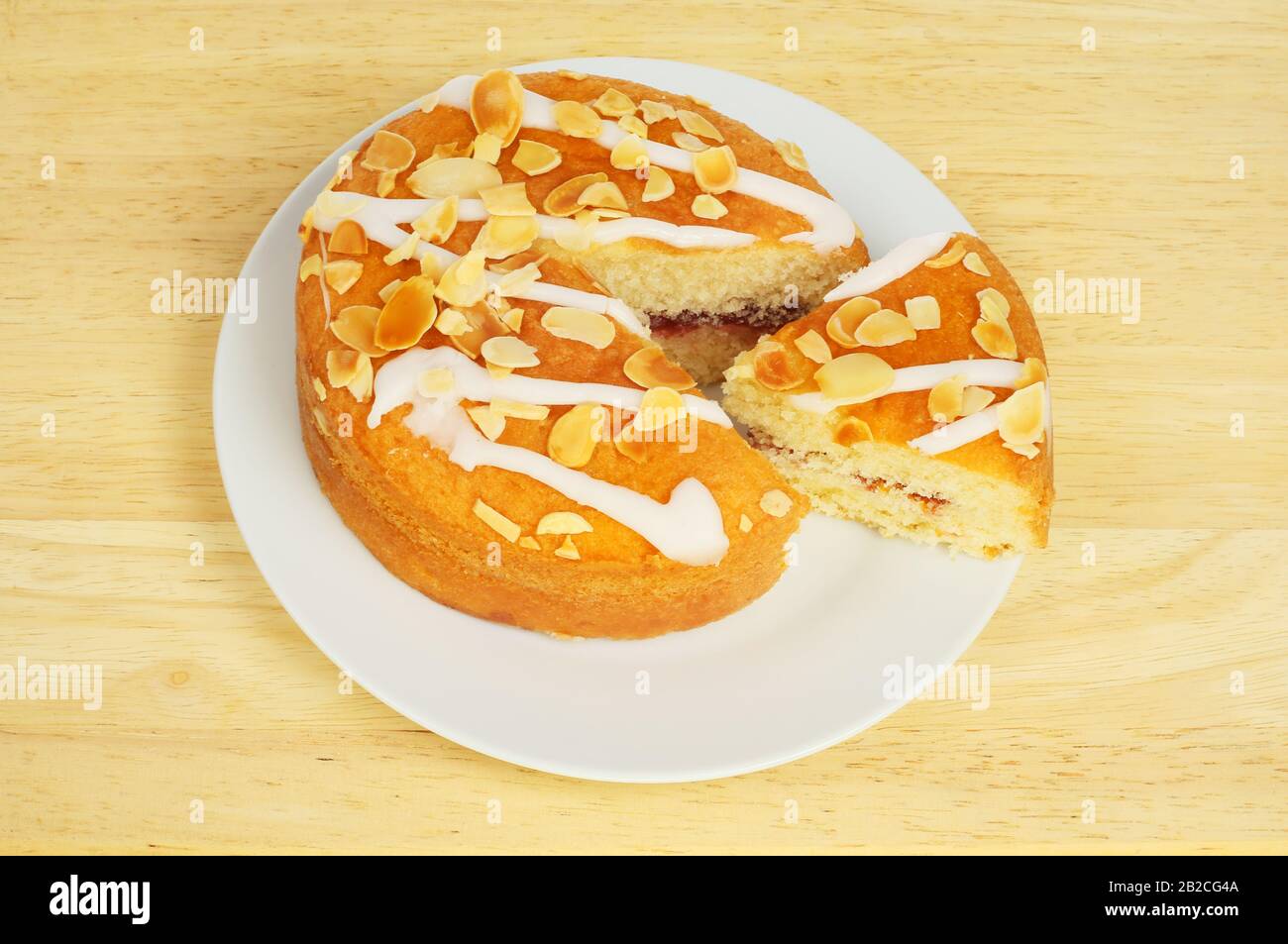 Almond bakewell cake hi-res stock photography and images - Alamy