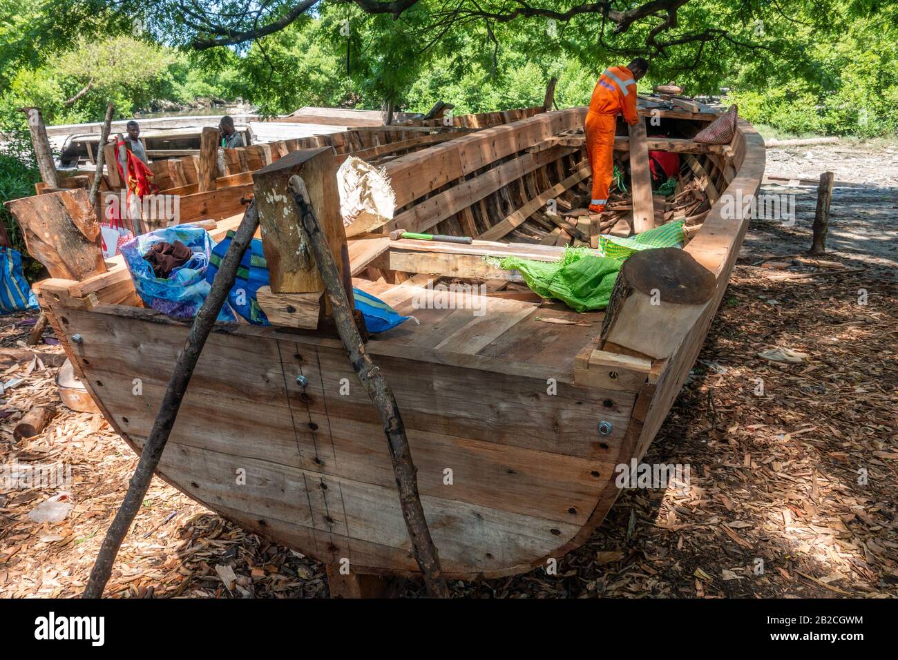 Dhow building hi-res stock photography and images - Alamy