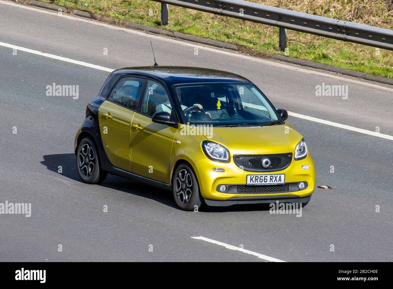 2016 yellow 898cc Smart Forfour Prime Premium + T petrol hatchback ...