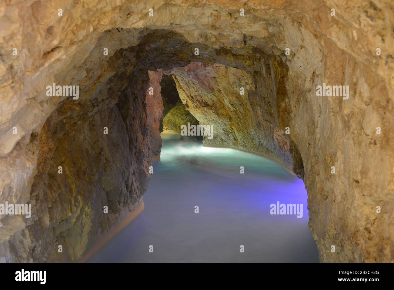 Cave thermal bath hi-res stock photography and images - Alamy