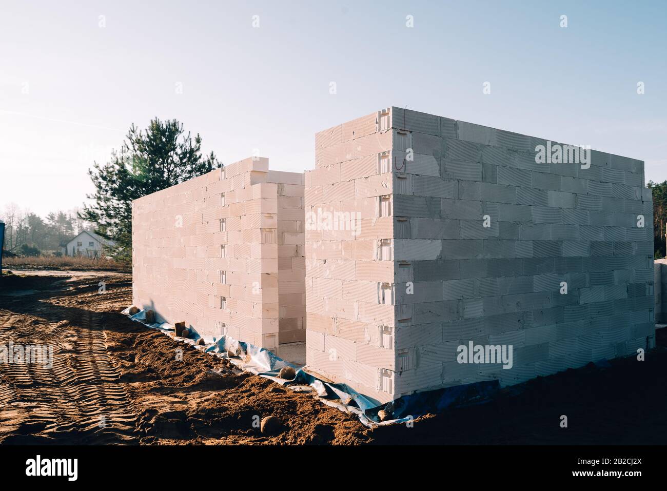 Construction of walls made of cellular concrete Stock Photo - Alamy